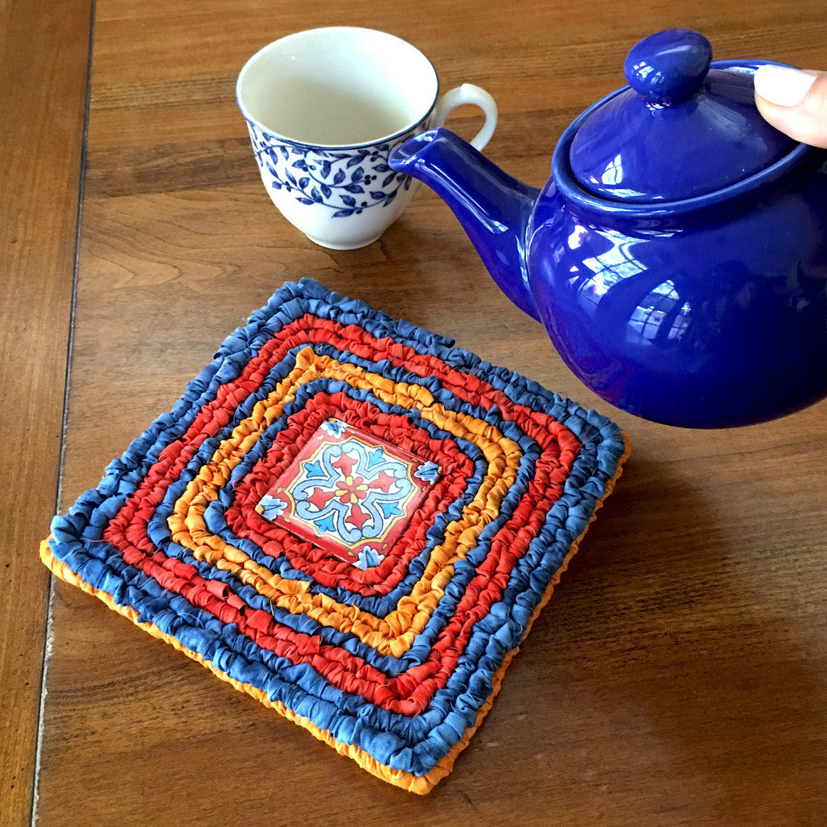 Hook, Loop, & Lock Starter Kit - Santa Barbara Trivet & Book - Color Crazy